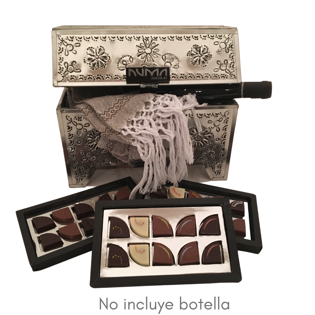 Cofre Maridaje Repujado con Rebozo de Oaxaca. – NUMA Xocolat